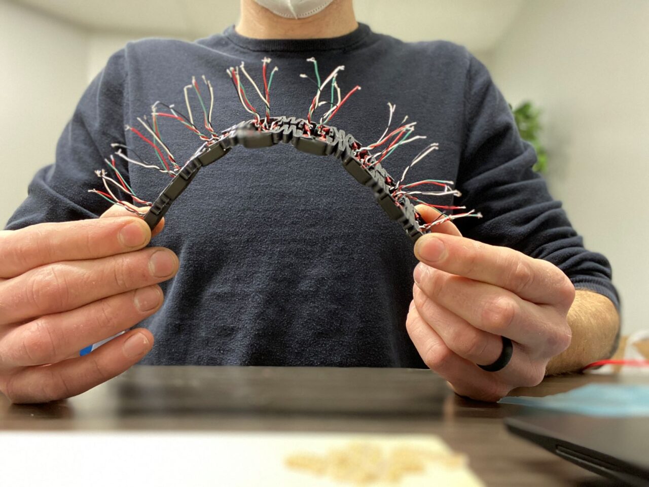 Biomedical Armband Neuro Wearable - Root3 Labs